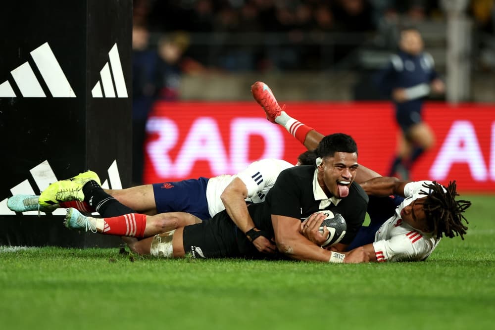 All Blacks score six tries to hammer under-strength France